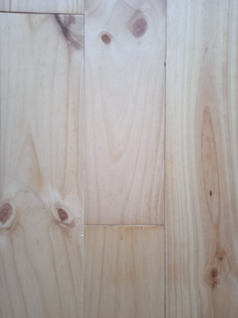 Tarima de Madera de Pino: Principales Ventajas y Aplicaciones