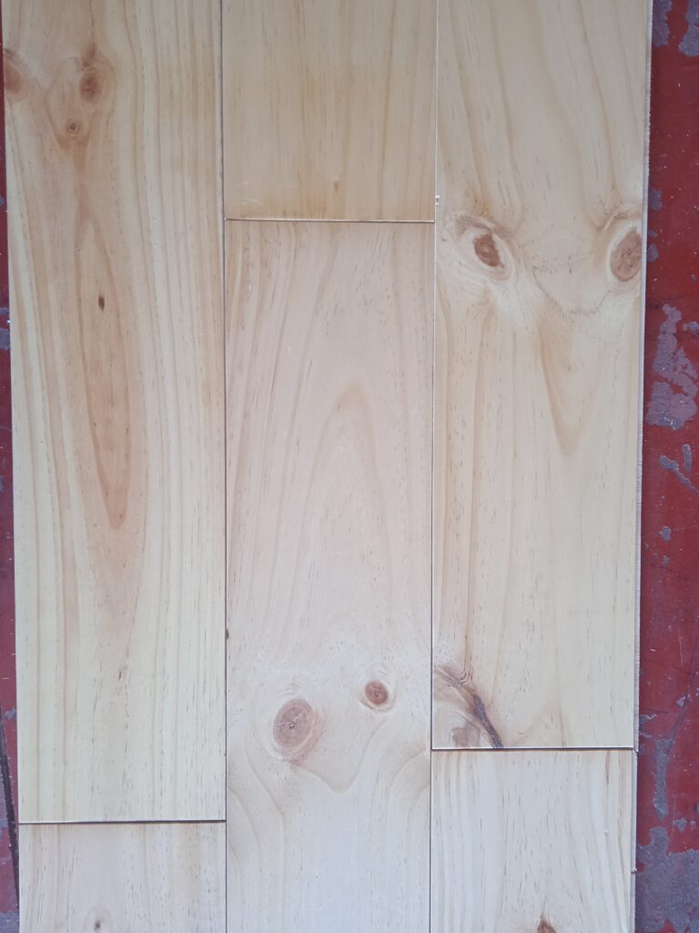 Tarima de Madera de Pino: Principales Ventajas y Aplicaciones